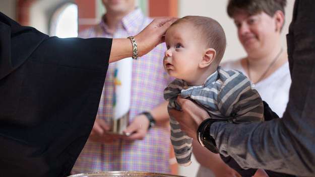 Kind taufen lassen trotz Kirchenaustritt - geht das? – EKD