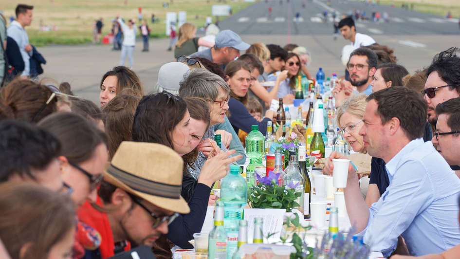 20.000 Menschen demonstrierten beim „Tag der Offenen Gesellschaft“ – EKD